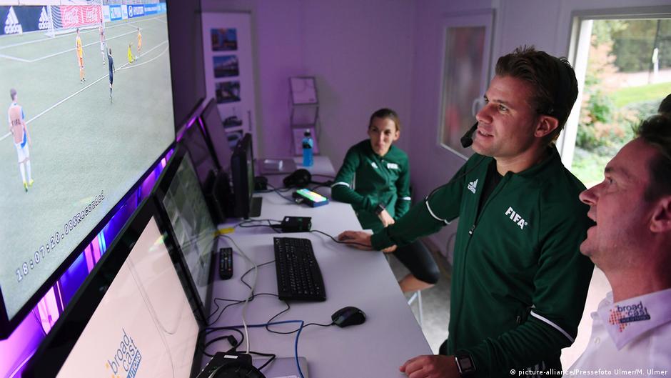 Video assistant referees here to stay – DW – 12/19/2017