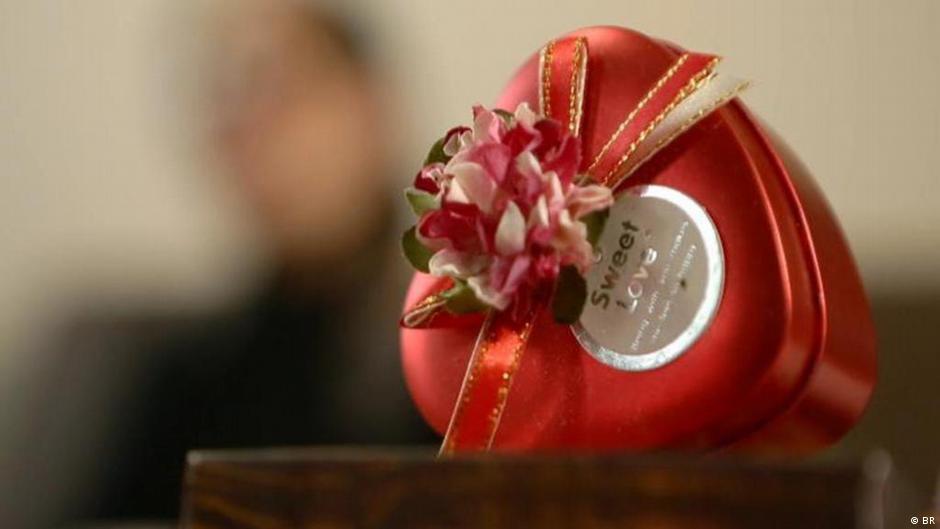 Suami Ketahuan Selingkuh, Pesawat Mendarat Darurat – DW – 08.11.2017