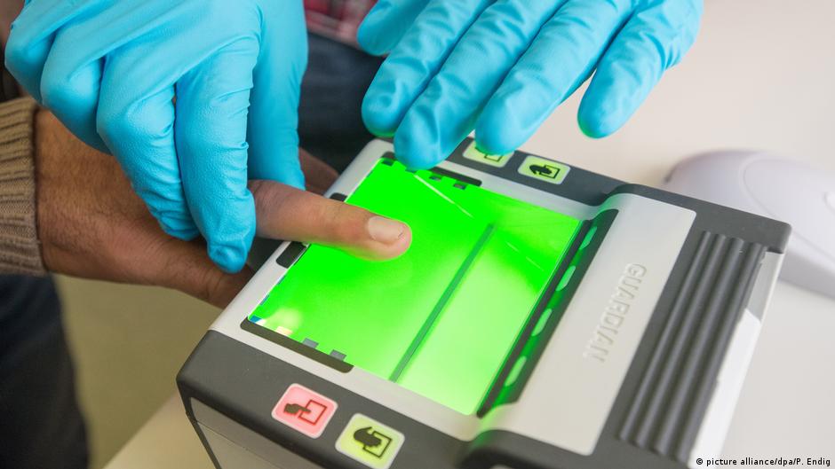 Fingerprinting refugees – DW – 02/08/2017