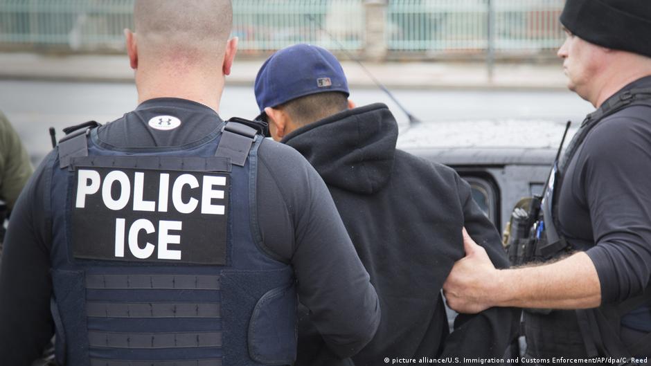 US authorities detain hundreds in ICE raids – DW – 02/11/2017