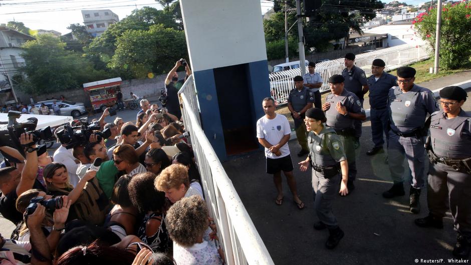 Some Brazilian police back on duty
