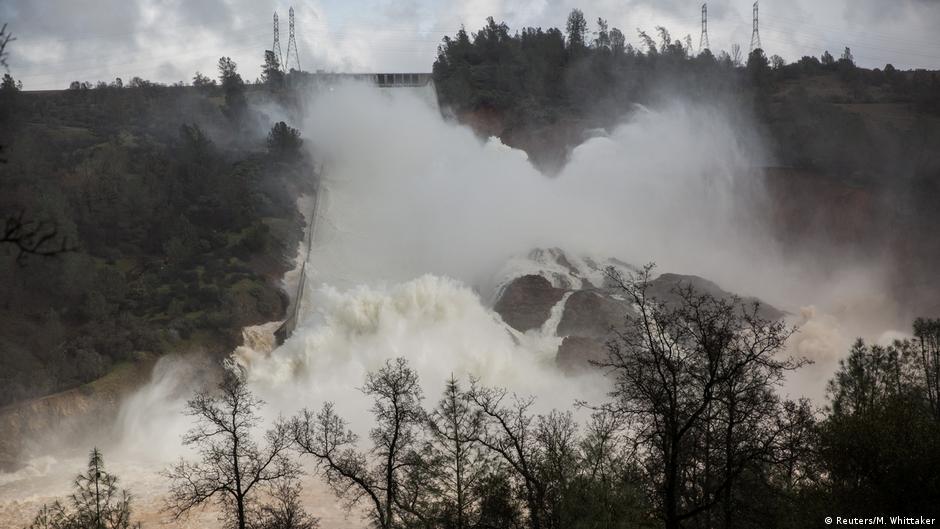 US launches urgent evacuation for damaged dam – DW – 02/13/2017