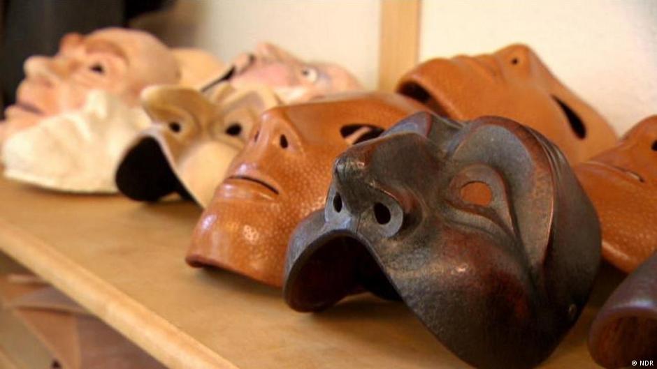 Exclusive masks made of leather – DW – 02/16/2017