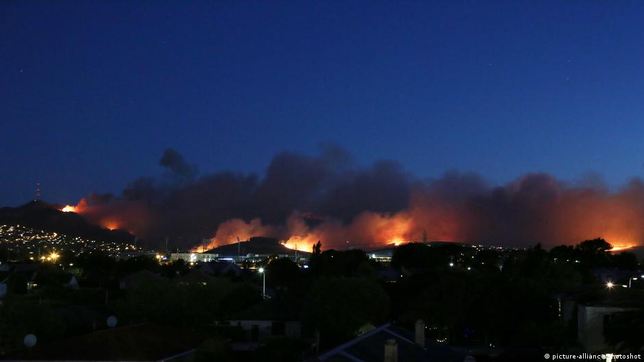 Hundreds evacuated in New Zealand wildfires – DW – 02/16/2017