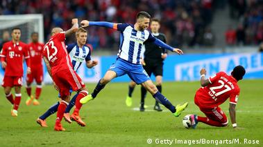 Lewandowski saves Bayern, Ingolstadt upset Frankfurt