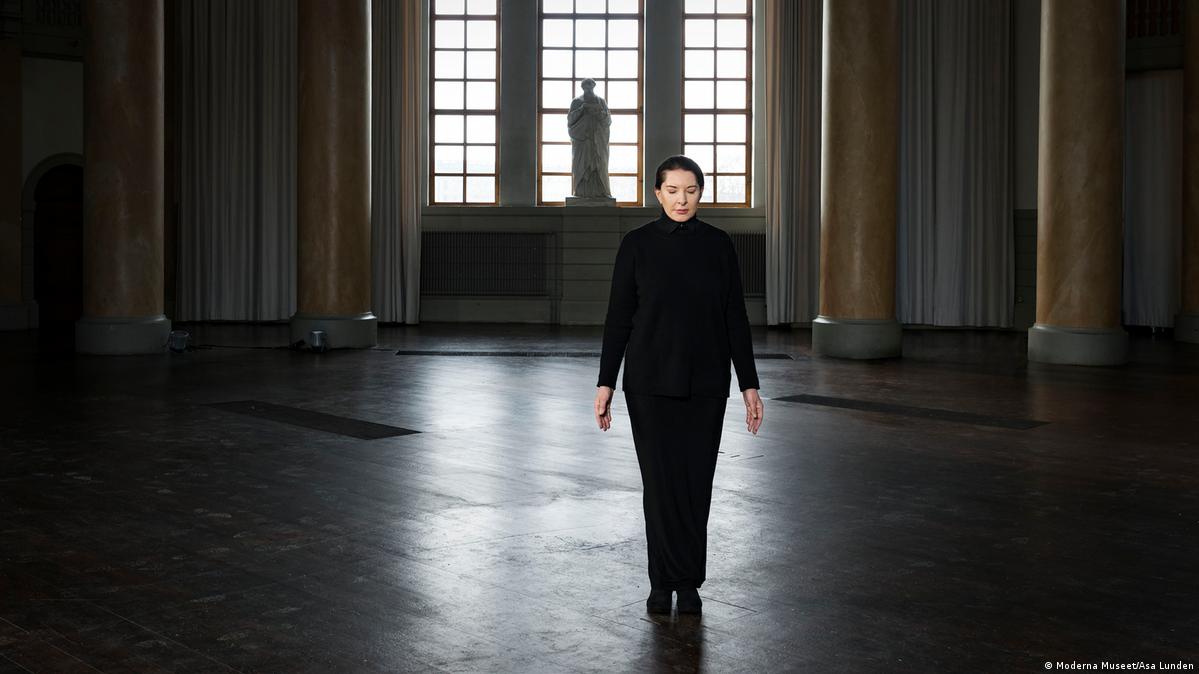 Eight hours with extreme performance artist Marina Abramović – DW – 03 ...