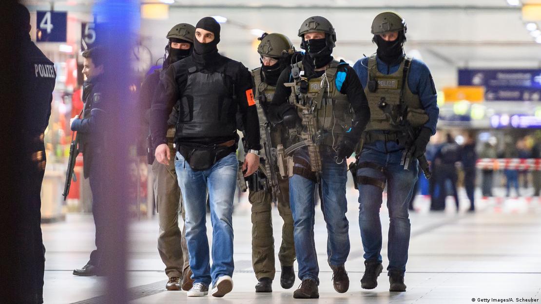 S-Bahn-Schock in Düsseldorf: Die Fratze der Gewalt – Wenn Täter vor der ...