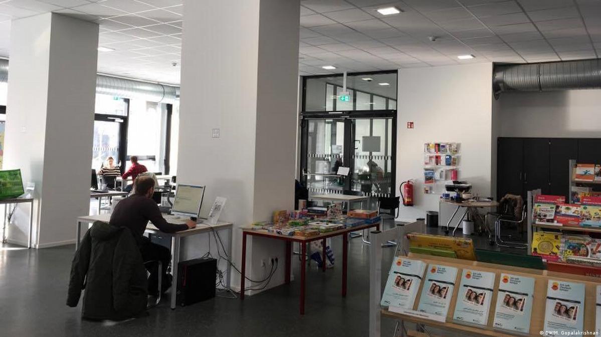 Cologne public library redefines its role – DW – 03/14/2017