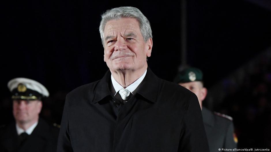 Military honors for departing President Gauck
