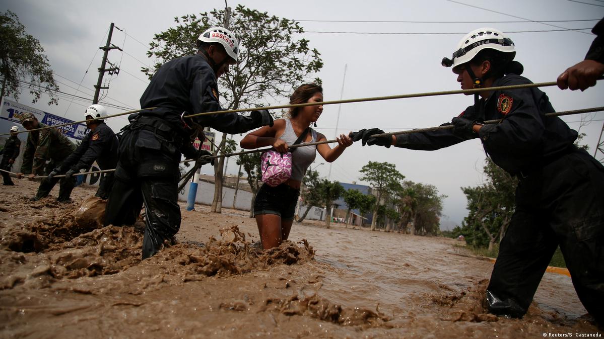 Peru hit by worst flooding in decades – DW – 03/18/2017
