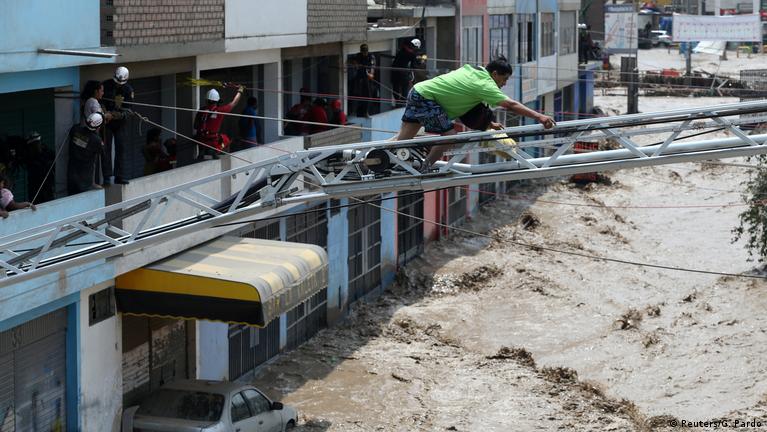 Peru faces more rain after heavy flooding – DW – 03/20/2017