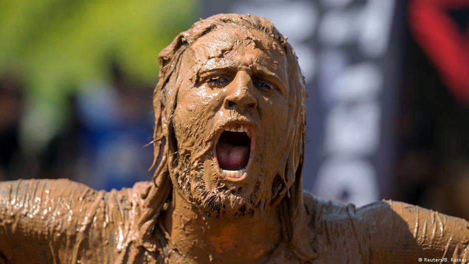 Get muddy! Mud Day in Israel – DW – 03/24/2017