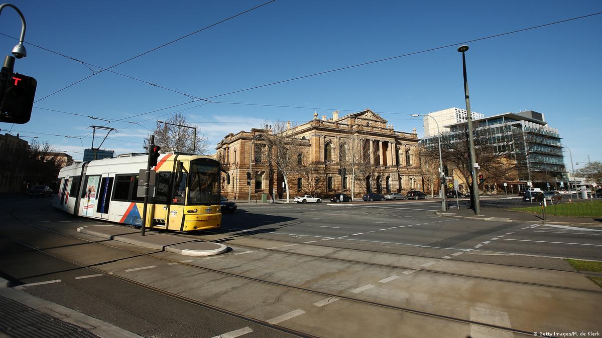 Australian man found guilty of attacking backpackers – DW – 03/25/2017