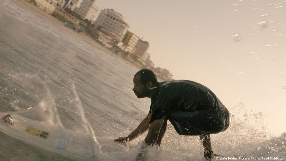 'Gaza Surf Club': Finding a break in times of war – DW – 03/30/2017