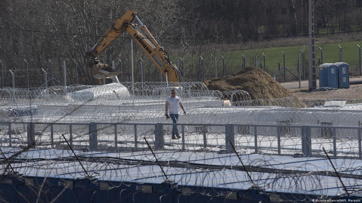 Hungary opens refugee shipping container camp – DW – 03/28/2017