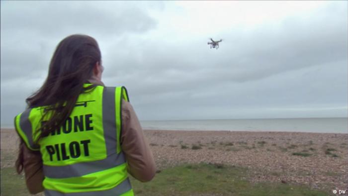 Drones track plastic waste | DW Learn German