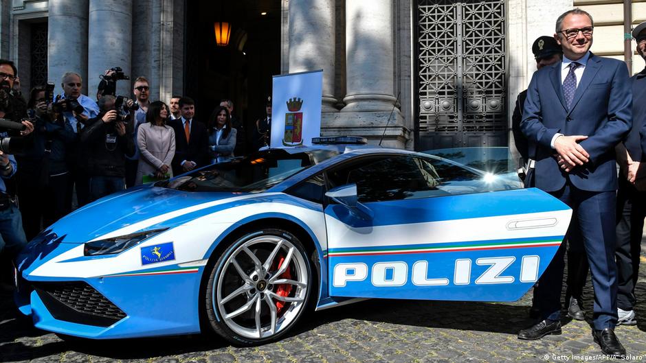 Italian police get a brand new Lamborghini – DW – 03/31/2017