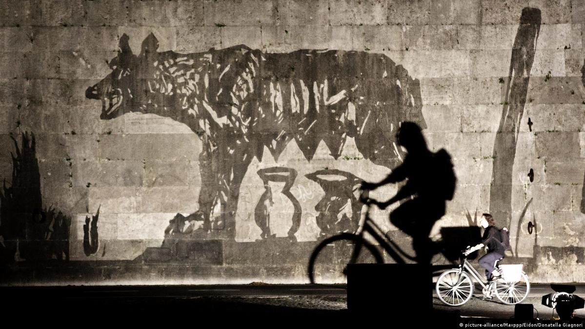 Graffiti vandals damage Rome frieze – DW – 03/31/2017