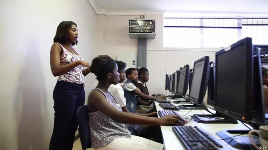 South Africa: Teaching girls IT programming – DW – 04/07/2017