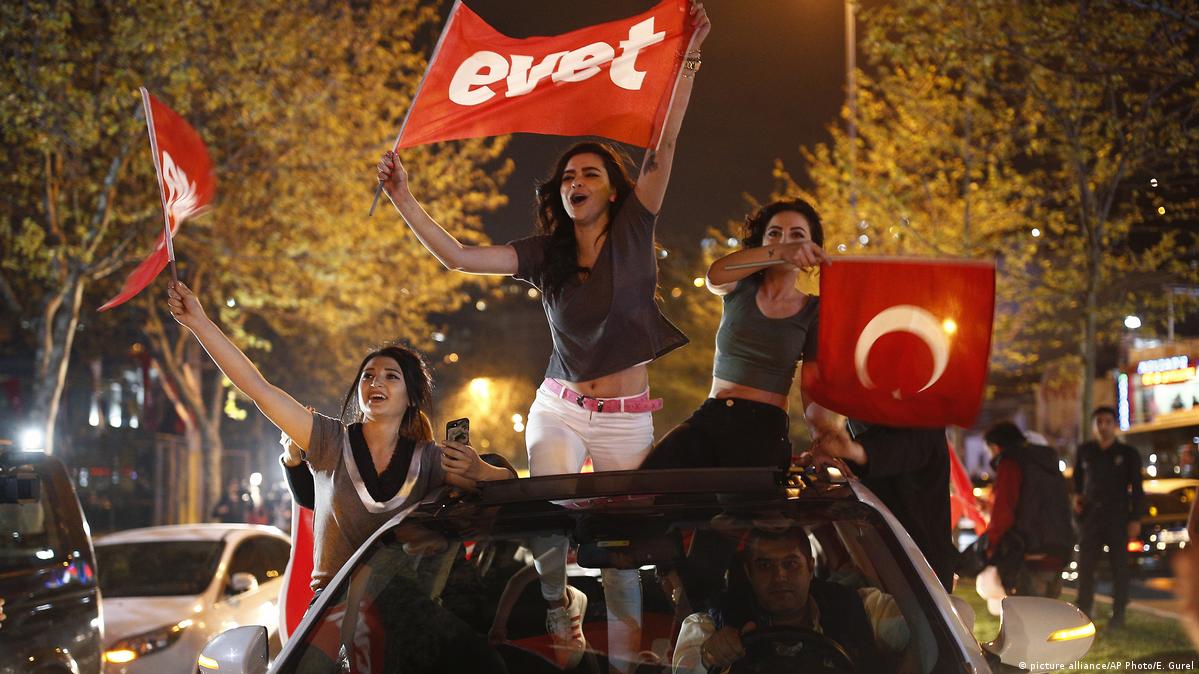 After close vote, a divided Turkey celebrates, mourns – DW – 04/17/2017