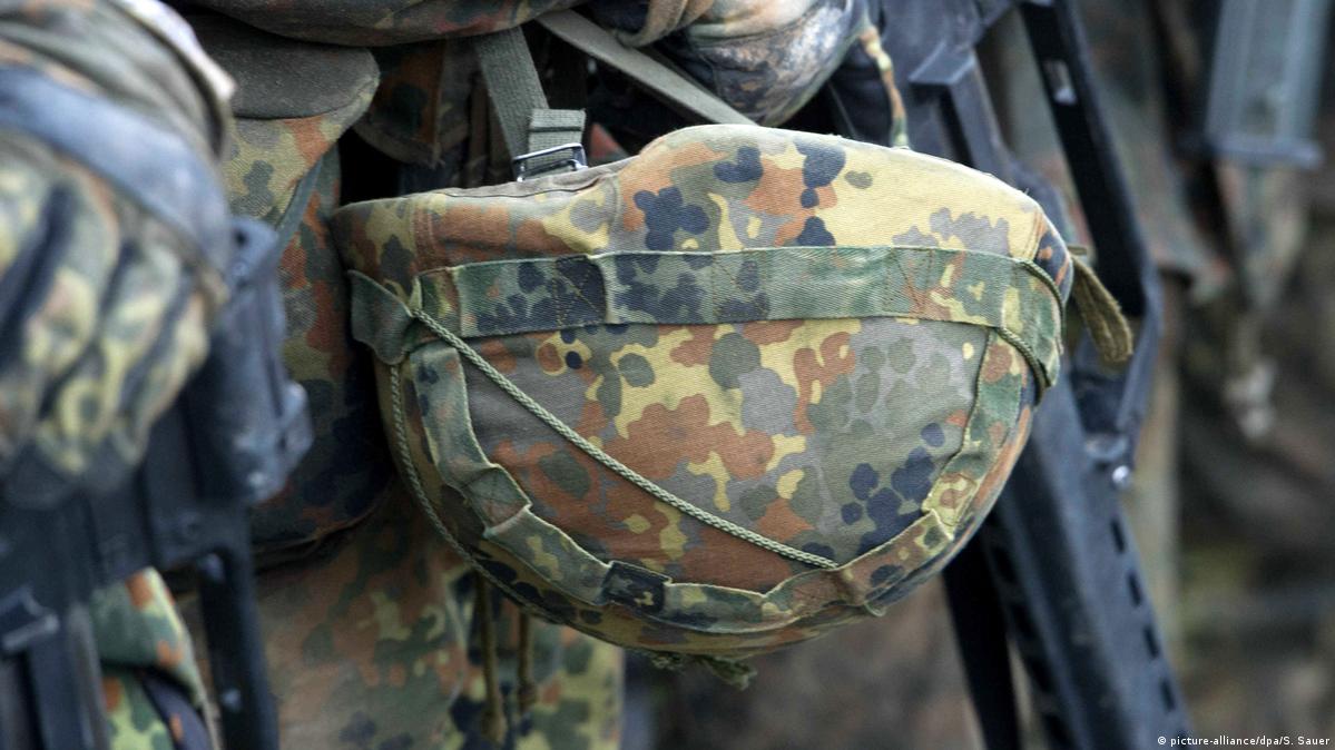 Spotlight on extremist views in the army