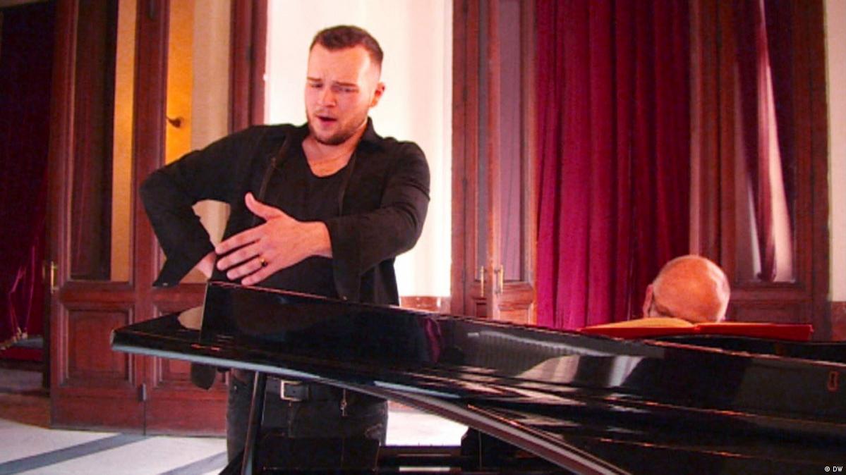 Successful countertenor Nils Wanderer – DW – 05/04/2017