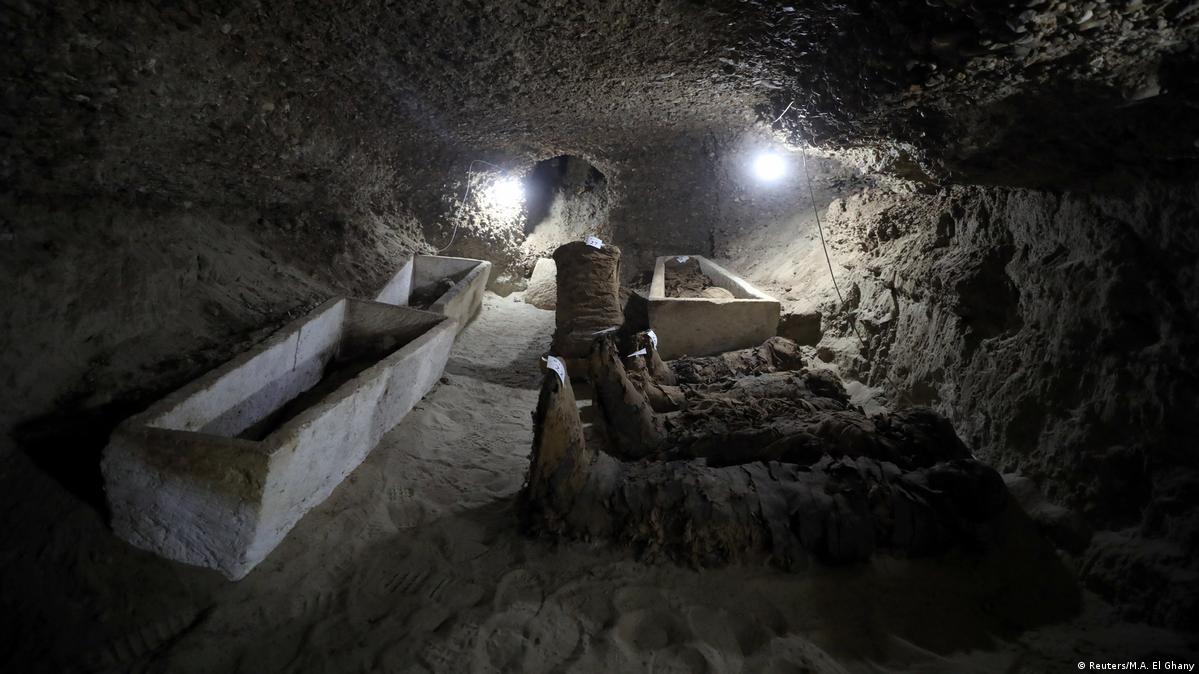 Archaeologists discover new mummy burial site in Egypt – DW – 05/13/2017