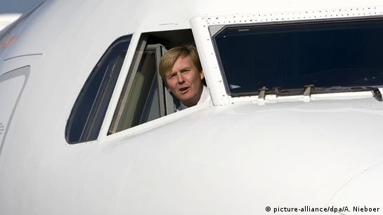 Dutch king on co-piloting for major airline