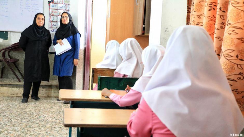 Iran bans English lessons in primary school – DW – 01/07/2018