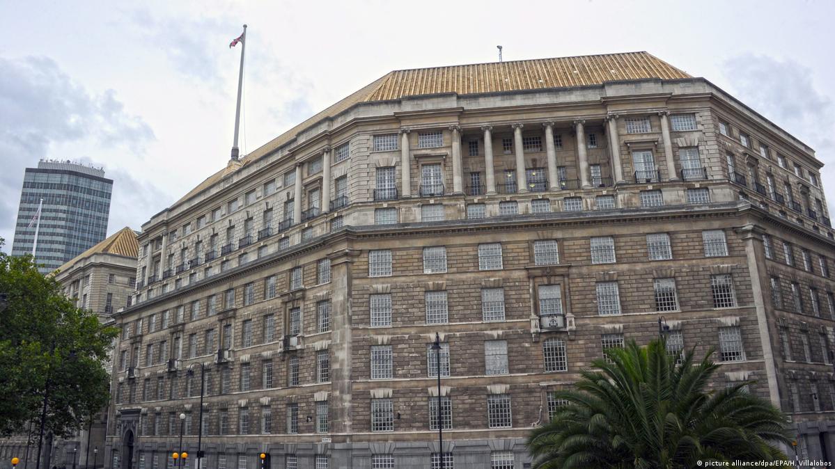 FBI, MI5 warn business leaders about Chinese espionage – DW – 07/06/2022