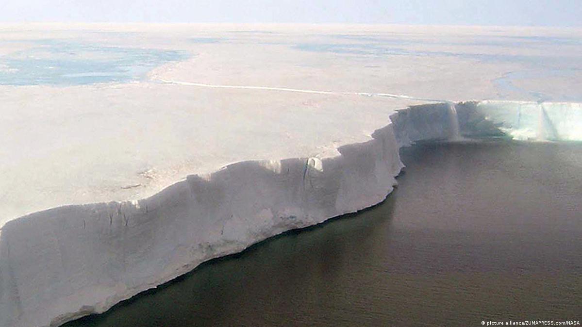 Giant iceberg close to split from Antarctic ice shelf – DW – 06/02/2017