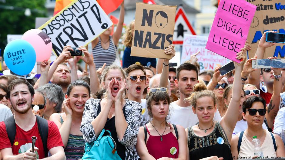 Massive police deployment in Germany's Karlsruhe – DW – 06/03/2017