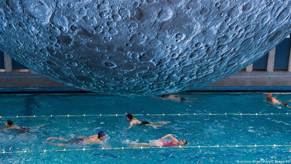 In case you missed it: Fake moons and silicone babies – DW – 06/17/2017