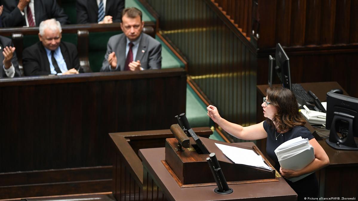 What you need to know about the Polish court reforms – DW – 07/19/2017