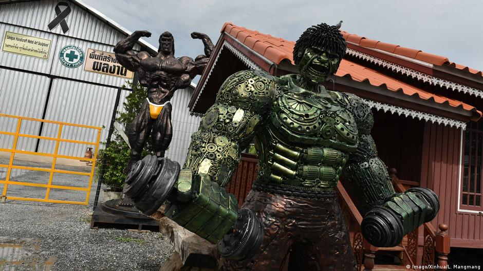 Thailand - superheroes from scrap – DW – 09/01/2017