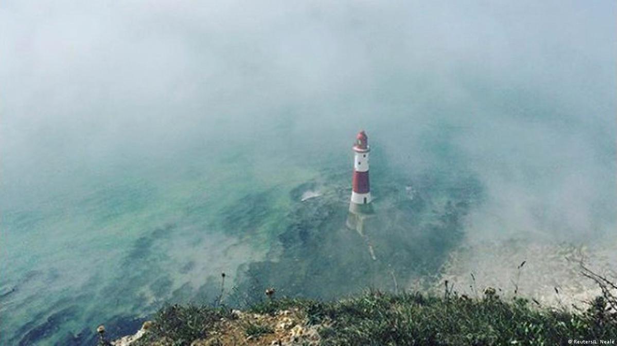 'Chemical mist' affects hundreds on UK beach