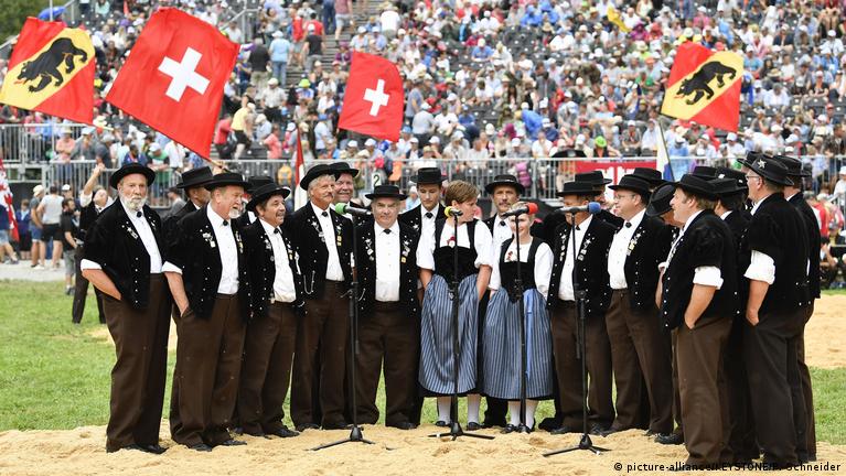 Rare Swiss festival celebrates Alpine traditions – DW – 08/28/2017