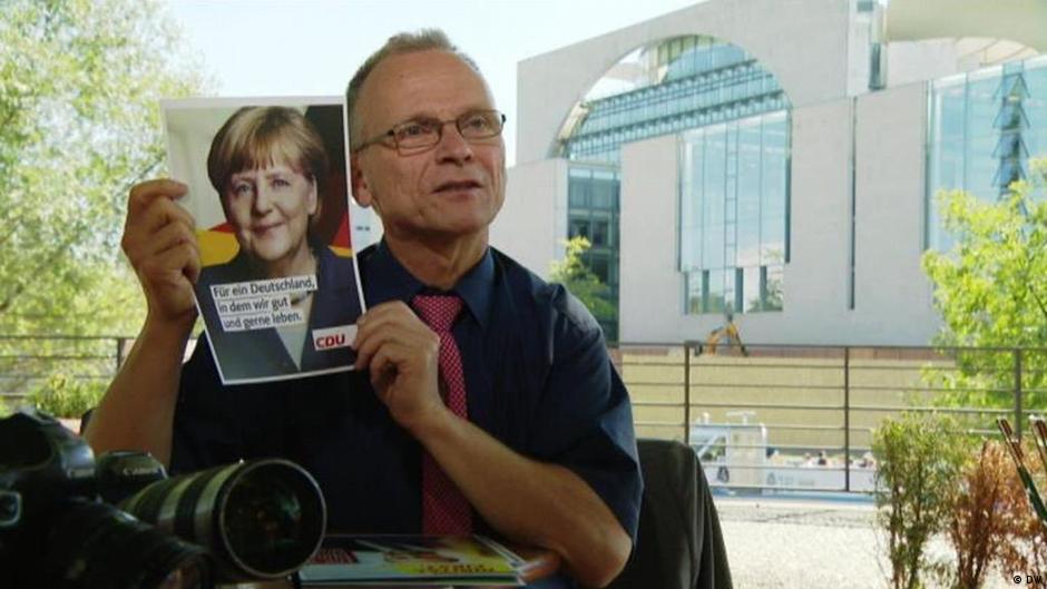 How do photographers see politicians?