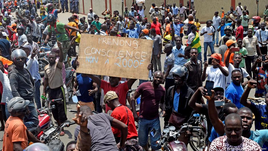 Anti-Government protests in Togo – DW – 09/07/2017