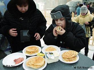 Inside Europe: Butter Week in Russia – DW – 03/08/2019