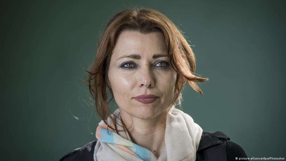 Elif Shafak explains what can be done to boost democracy – DW – 09/08/2017