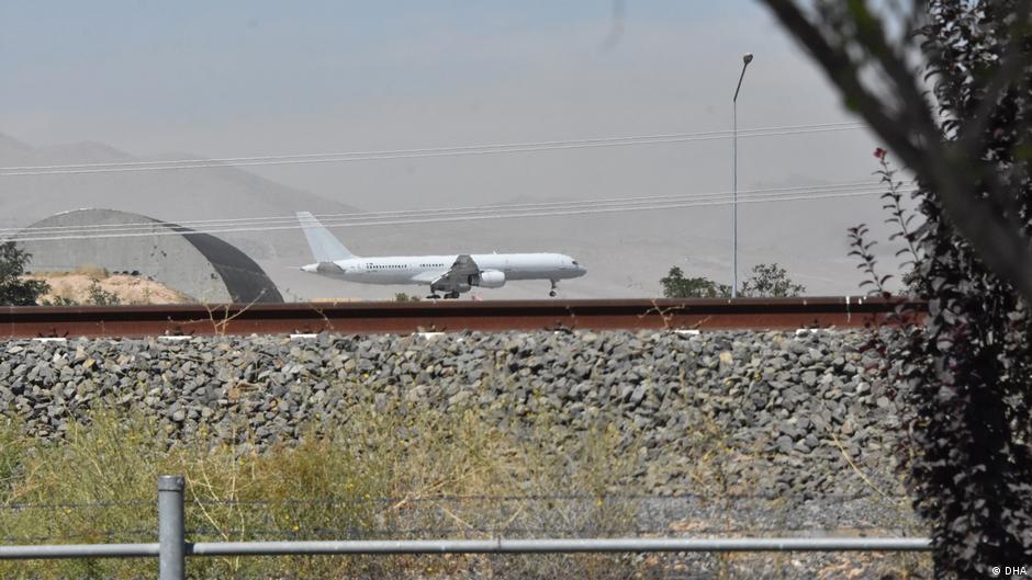 German MPs visit Konya NATO base in Turkey – DW – 09/08/2017