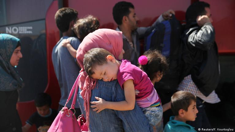 Cyprus rescues 300 Syrian refugees – DW – 09/11/2017