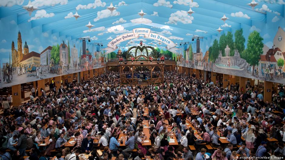 A tent guide for the Oktoberfest