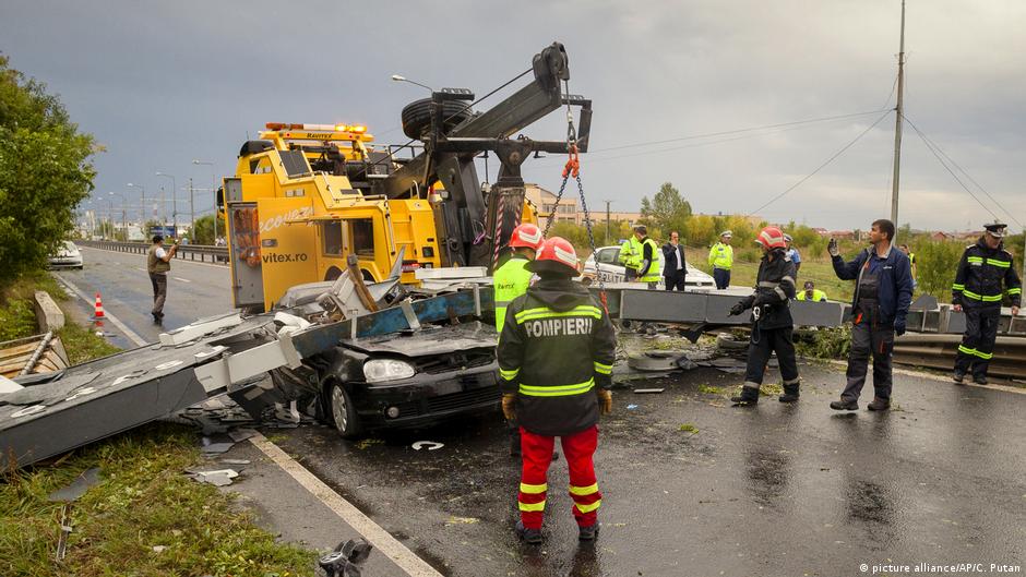 Deadly storm rips through Romania – DW – 09/18/2017
