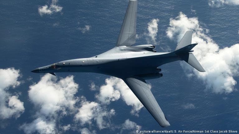 EE.UU. dice que es falso que bombardero sobrevoló Venezuela – DW – 24/10/2025