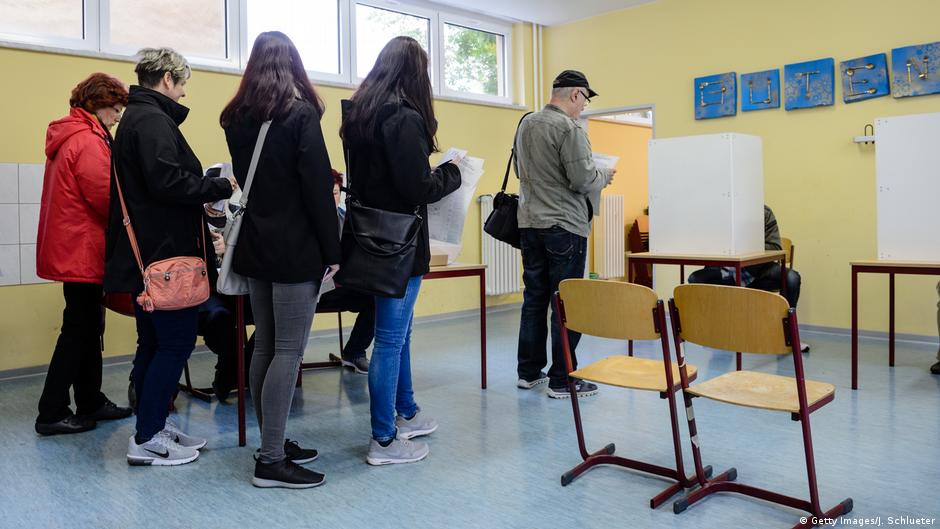 Populist sentiment rises across the world: study – DW – 09/06/2019
