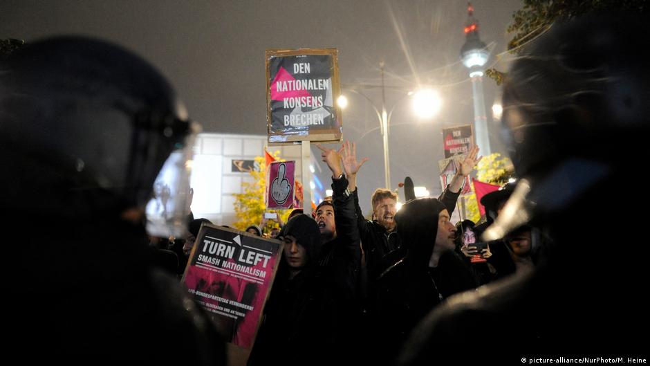 Anti-AfD protests break out across Germany after election – DW – 09/24/2017