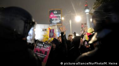Anti-AfD protests break out across Germany after election – DW – 09/24/2017