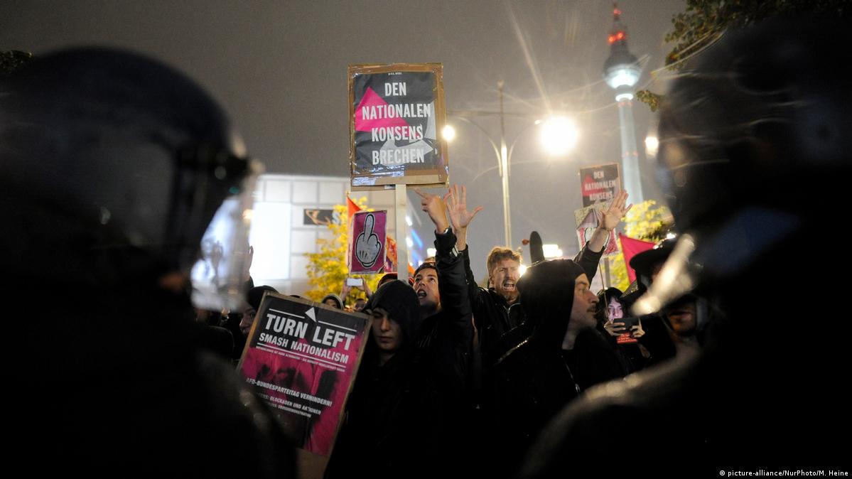 Anti-AfD protests break out across Germany after election – DW – 09/24/2017